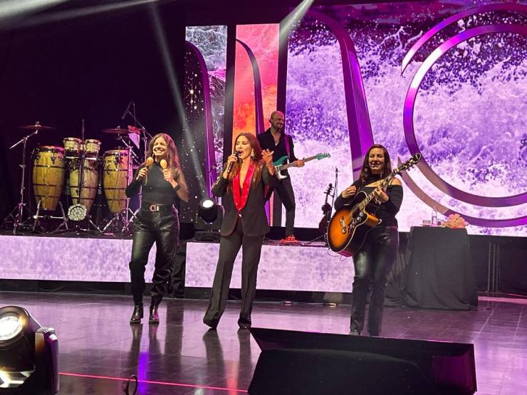 Myriam Hernández cautivó con todo su romanticismo al público asistente a show aniversario de ...